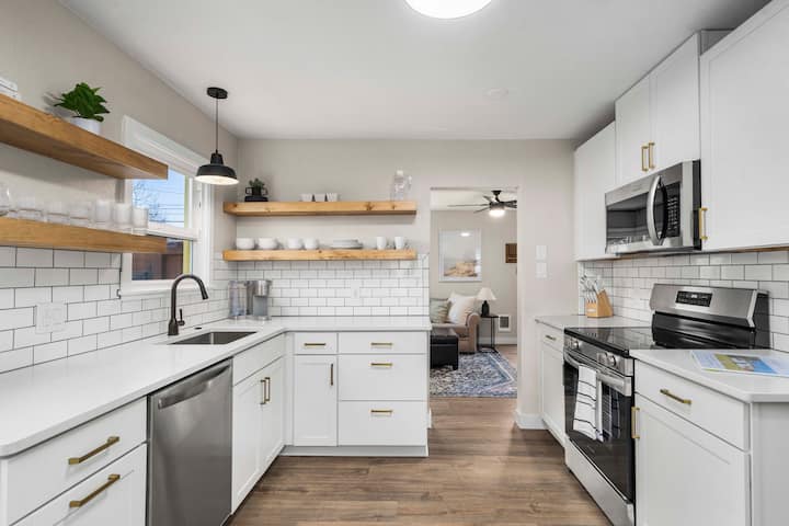 Newly Renovated | Cozy 2 Bedroom House In Tacoma - Gig Harbor, WA