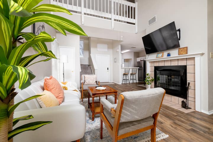 Fully Equipped Dfw Stay Near Dining & Shopping - Grapevine, TX