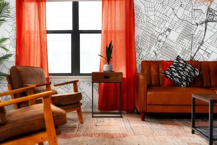 Luxury, Fire Pit Sleeps 15 + Gameroom + Formula 1 - Austin, TX