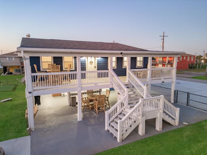 Beach Oasis W/pickleball, Putting Green And More - Crystal Beach, TX