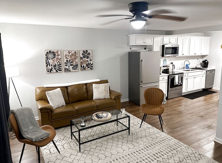 2br In Desirable North Hills Neighborhood - Raleigh, NC