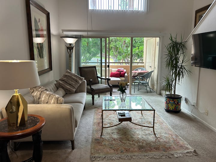 Very Spacious Bright - Balcony & Green View Condo - Irvine, CA