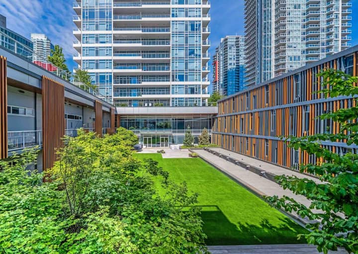 Clean Unit 1b1b@ Mertro - Burnaby