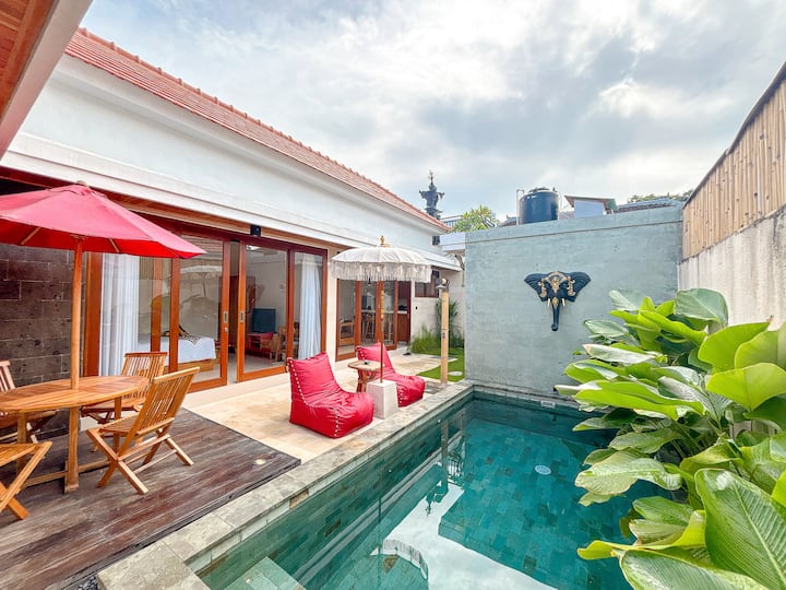 Lux Tropical Villa W/ Private Pool & Sunset Lounge - Australia