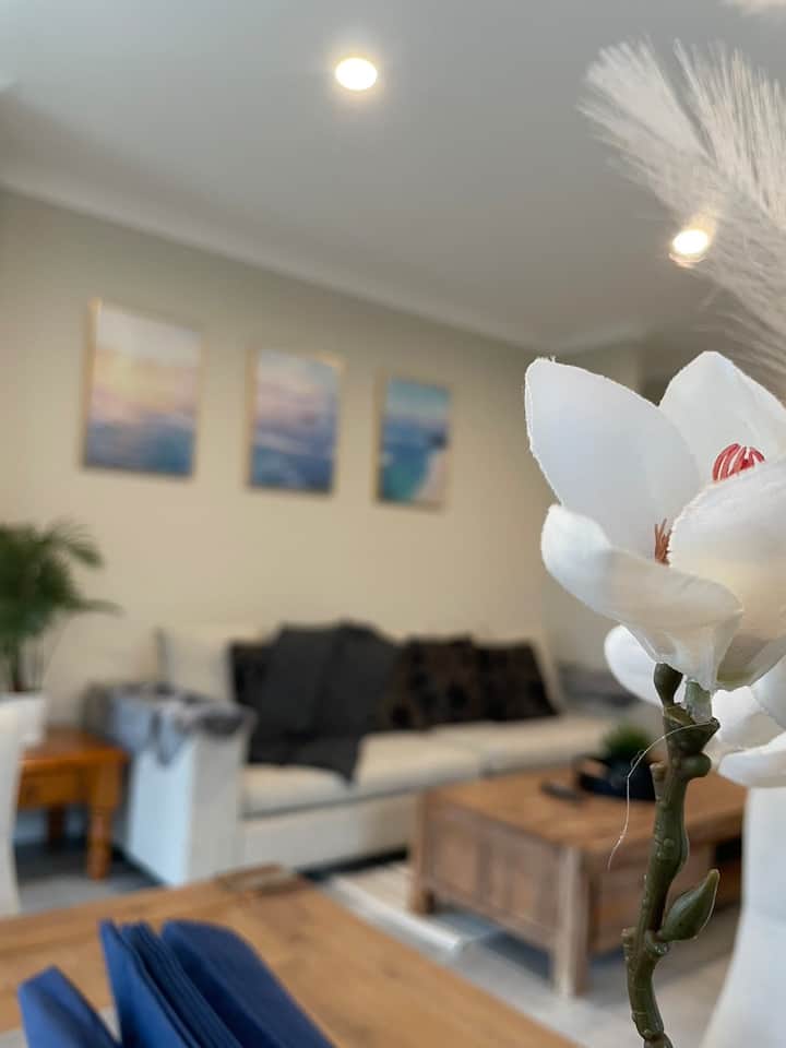 Elegant Retreat In Griffin: A Stylish Getaway - Redcliffe