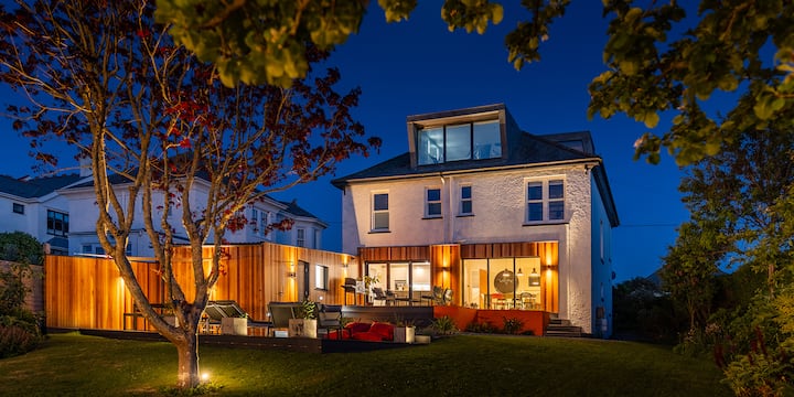 Large Coastal Retreat Moments From Bude's Beaches - Bude