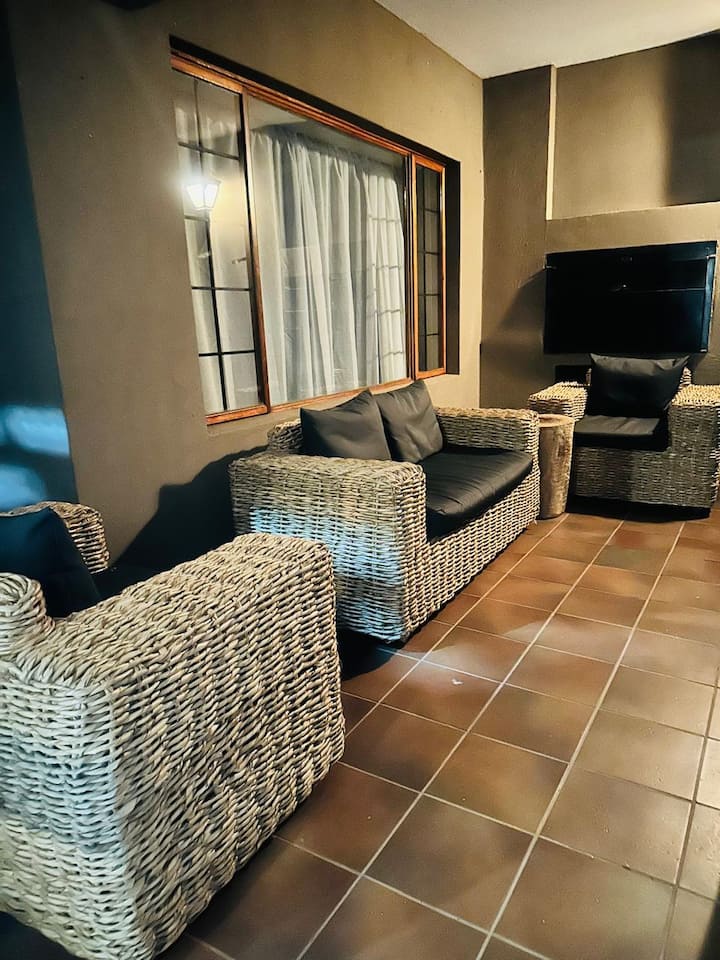 Deluxe Double Room With Lake View & En-suite - Hartbeespoort