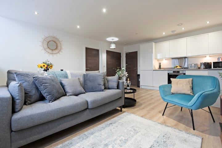 Pristine Flat, Ideal For Small Groups, Sleeps 4! - 索爾福德