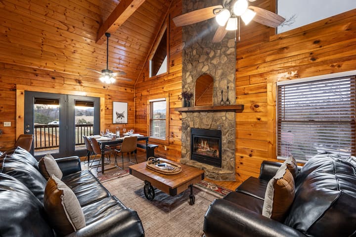 4br Cabin W/game Room & Hot Tub | Near Attractions - Pigeon Forge, TN