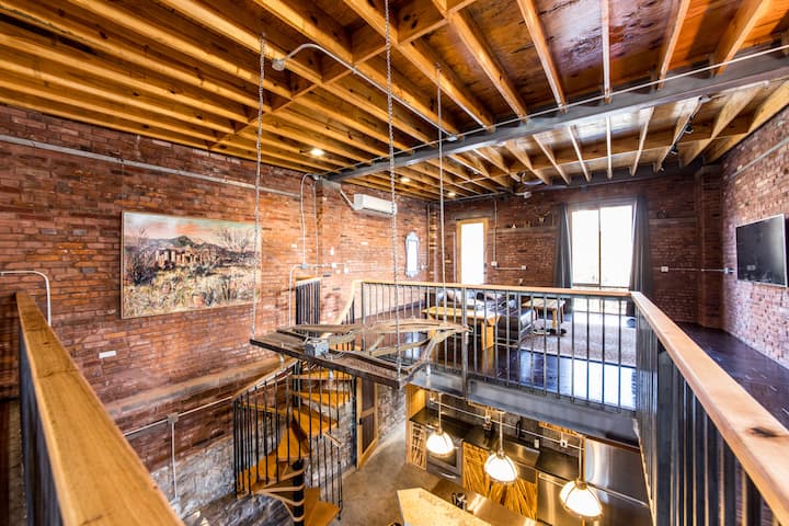 The Lions Lair (New Loft Style Home In Stl) - St. Louis, MO