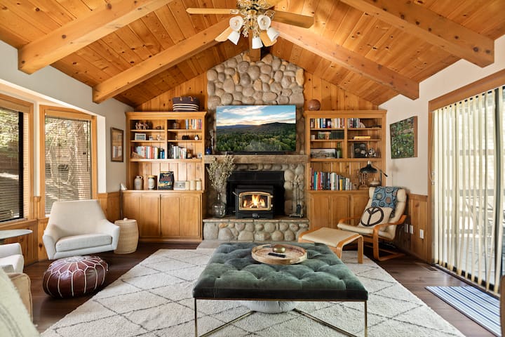 Woodland Retreat | Fireplace & Game Room - Crestline, CA