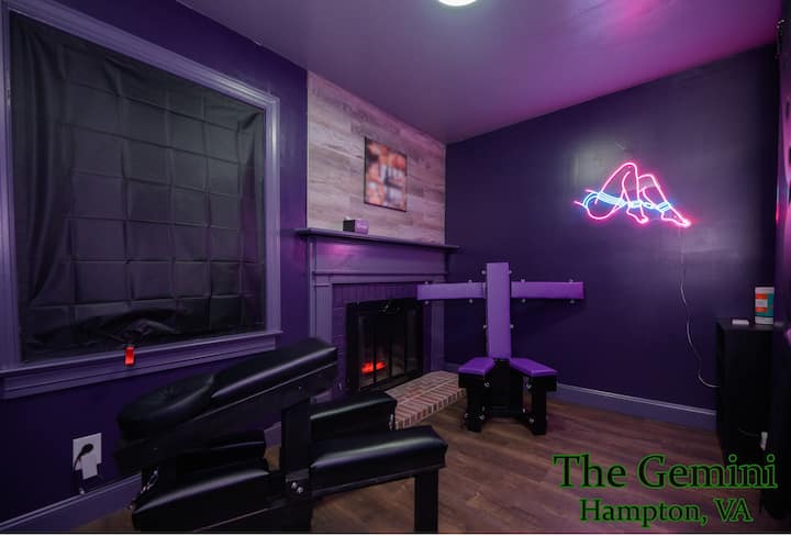 The Gemini House With Adult Playroom - Hampton, VA