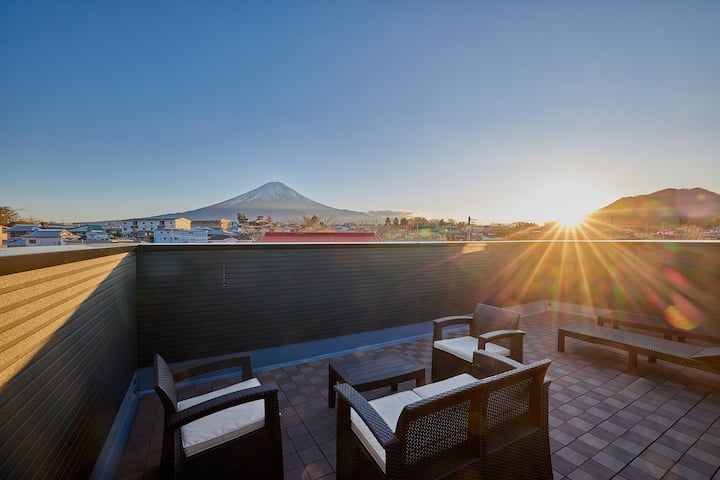 絶景富士山ビューで、心がほどける時間を。サウナ・ジャグジー・屋上・85インチtv付き新築貸別荘 - Lake Kawaguchi