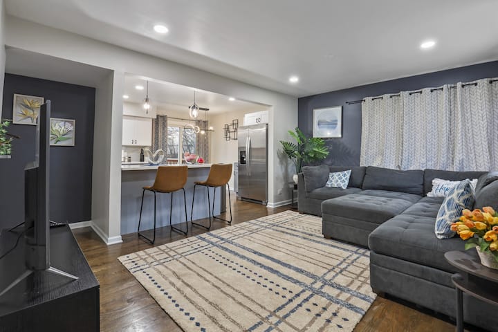 Dream- 4 King Beds, Fully Fenced - Downers Grove, IL