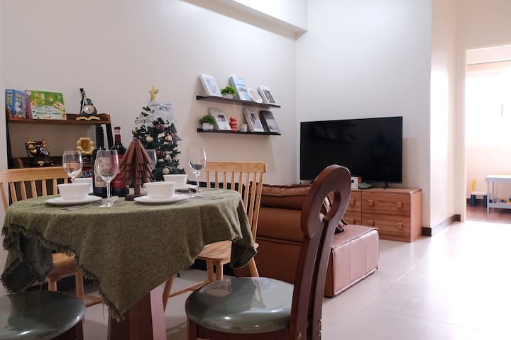 Modern And Warm 2br W/stunning City & Lake View - Pasig