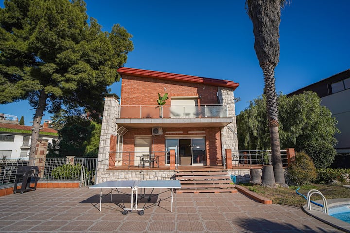6-bedroom House With Pool And Views - Barcelona