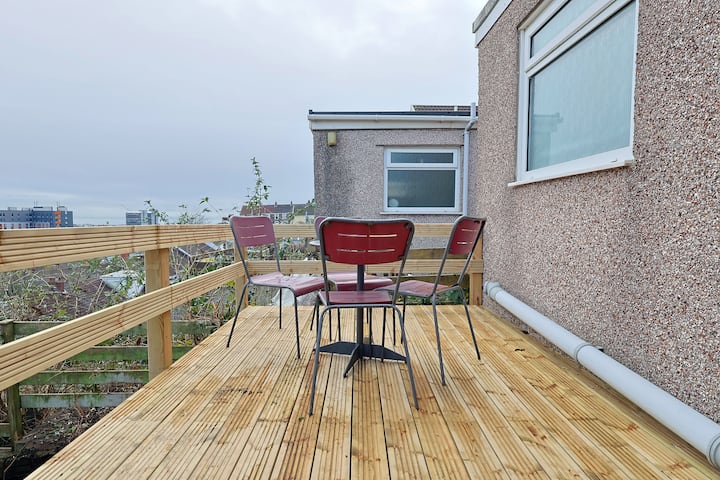 Contractor Stay • Deck • Tvs In Every Room - Swansea