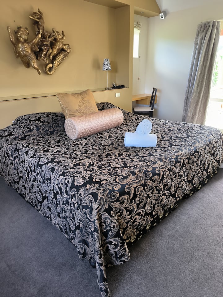 Alpine Spa Villa - Hanmer Springs