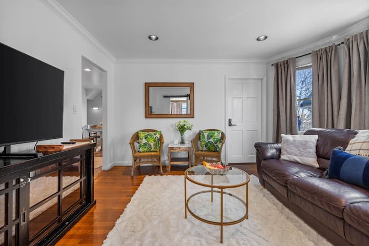 City Retreat Near Salem, Downtown Bos & Airport - Malden, MA