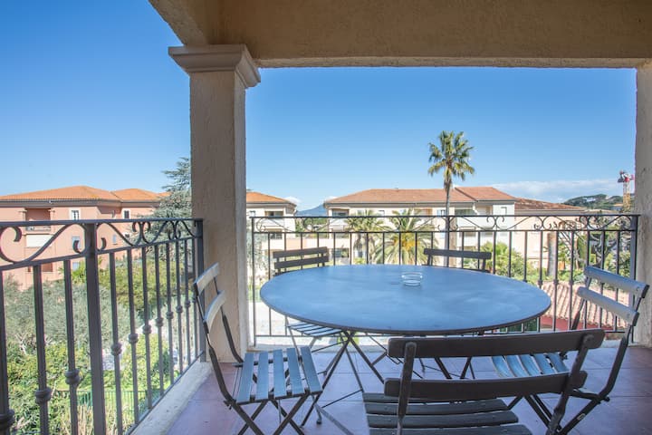 3 Bdr Apt + Garage Near Historic Center - Saint-Tropez