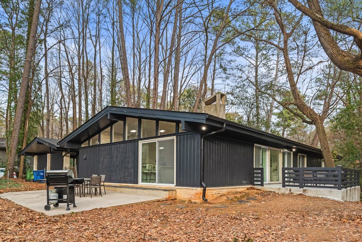 Judith's Great Escape-hot Tub & Movie Room! - Atlanta, GA