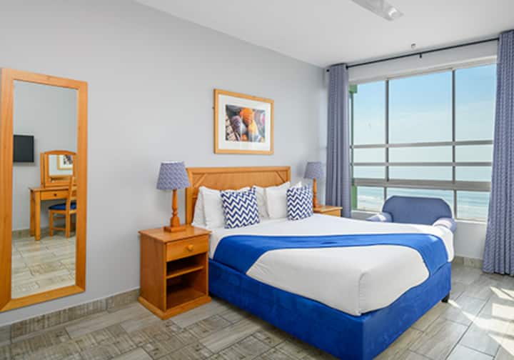 Shaka Shores Six Sleeper With Sea Views 12e - Durban