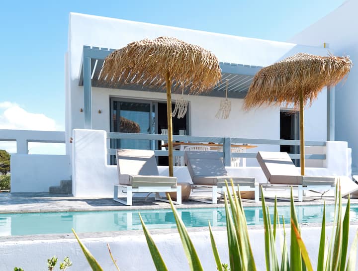 Céline, Elegant House With Pool, Garden & Rooftop - Naxos