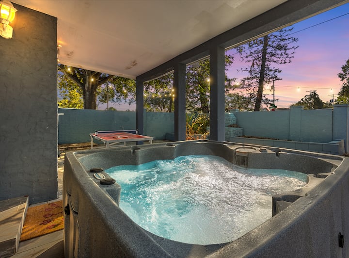 Tampa 3br | Hot Tub/mini Golf/ping Pong/sleeps 13 - Tampa