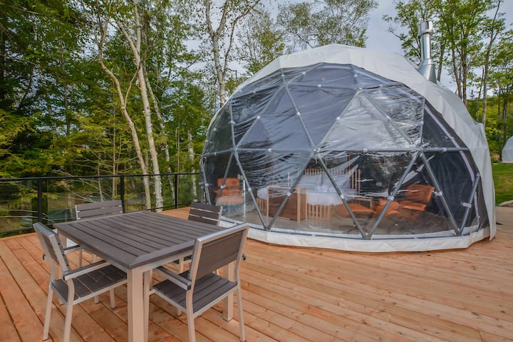Classic Dome: 1king,hot Tub, Sauna, 450sf - Mont-Tremblant