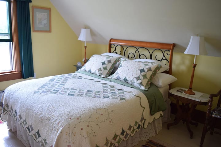 #6 - Sunrise Room - Woodstock, VT