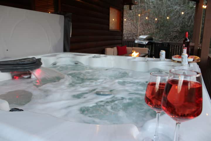 Hillside Chalet | Hot Tub•fire Pit•6 Min 2 Br - Blue Ridge, GA