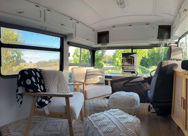 ‘The Snug’ - Reimagined 80s School Bus On The Gsrt - Foster