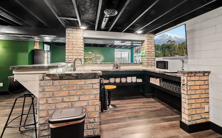 Kings Of The North - Spacious, Modern, Entertain! - Green Bay, WI