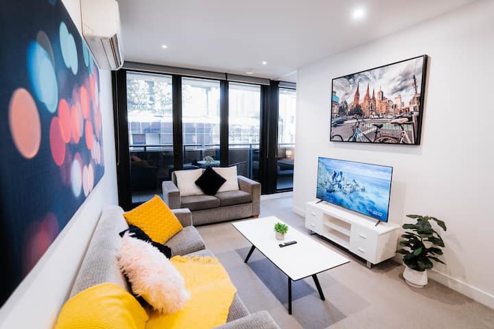 Cozy Spacious Holiday 2b2b Melbourne Cbd Apartment - Kensington
