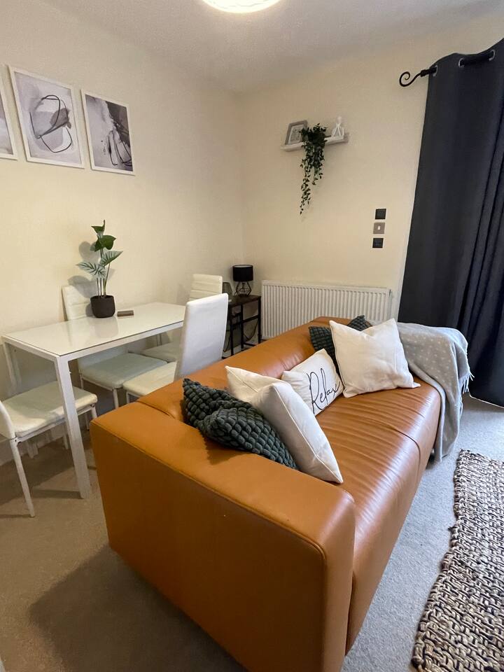 Bilston/large House/garden/sleeps 7 - Wolverhampton