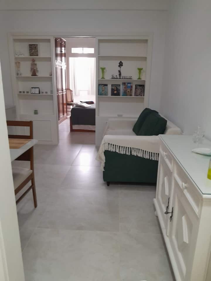 Belo Apto. Copacabana Posto 5 Quarto/sala, Sacada! - Rio de Janeiro