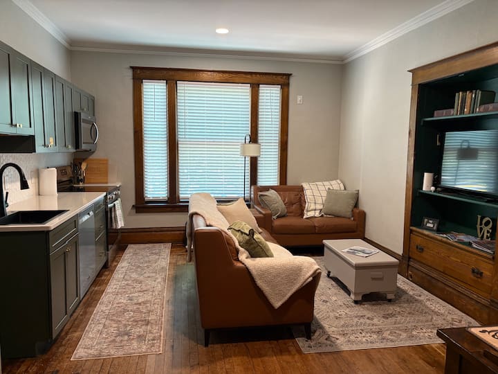 Franklin's Grand Getaway A - Grand Haven, MI