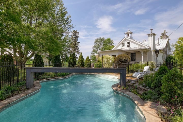 Escape To Serenity: Luxury Farm Retreat - Quebec
