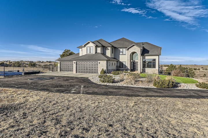 Mansion W/ 6br, 3fb, 2hb, Bar, Bb Ct, Hot Tub - Aurora