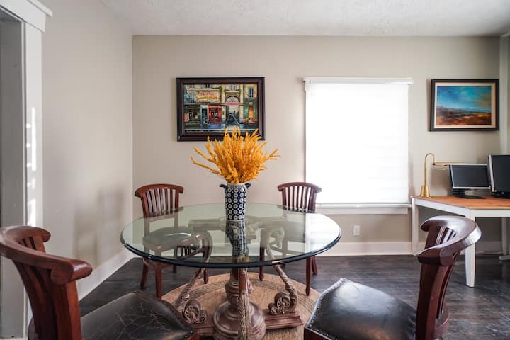 Cute 2b1b W/ Dog Park, Private Parking Midtown - Omaha, NE