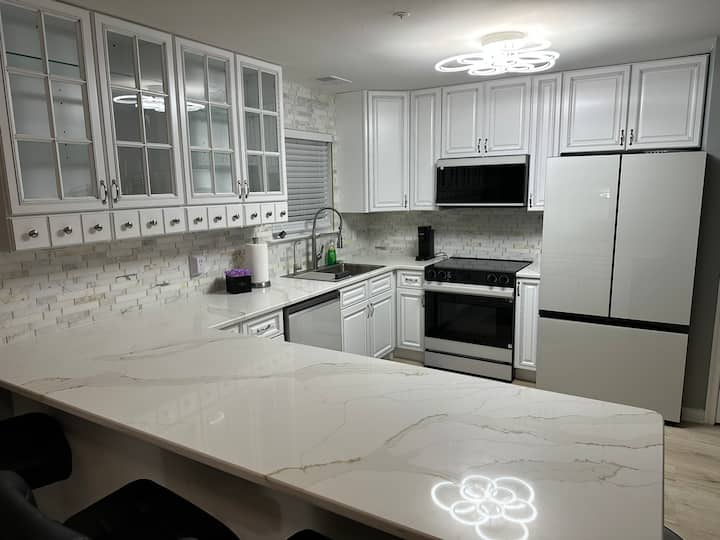 Spacious, Stylish And Luxurious - Cheltenham, MD