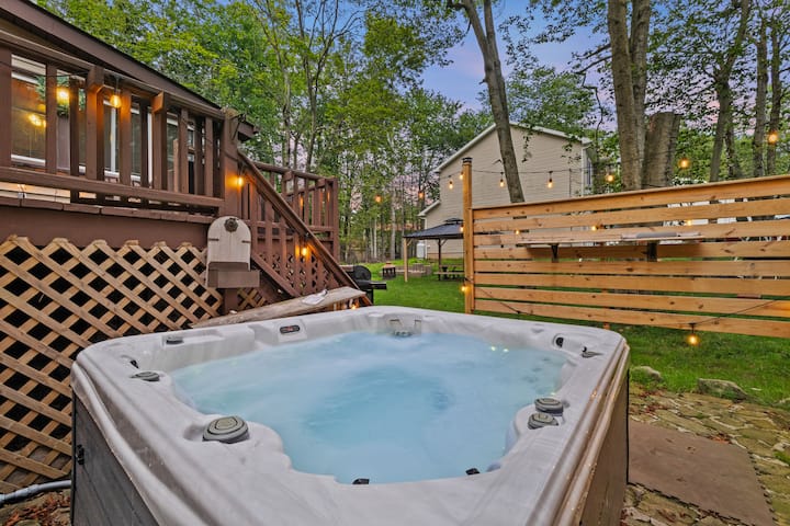 Lakeview Getaway: Casino Room, Hot Tub & Gazebo - Tobyhanna State Park, Tobyhanna