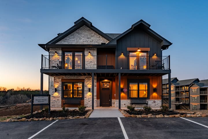 Lux, Every Amenity, 1 Mi Pkwy, 3800 Sq Ft - Sevierville
