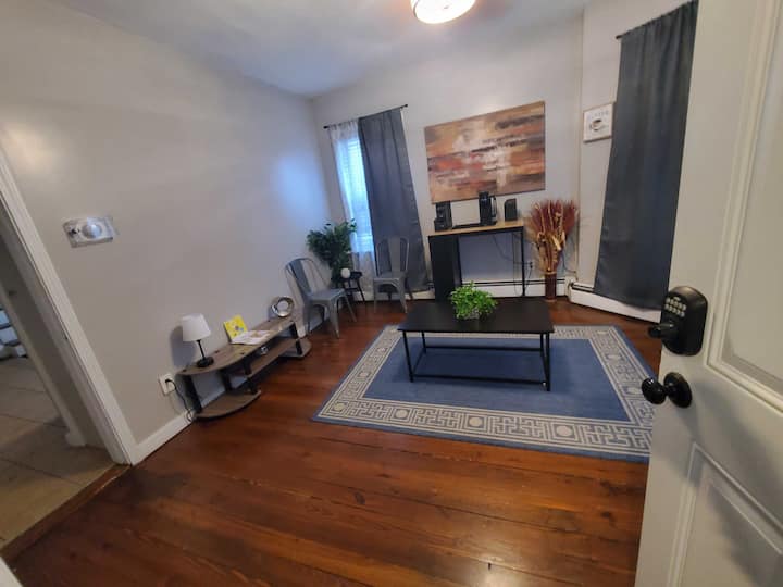 The Extra Room At Wanskuck | Pvt Rm.* New Near Pc - Providence, RI