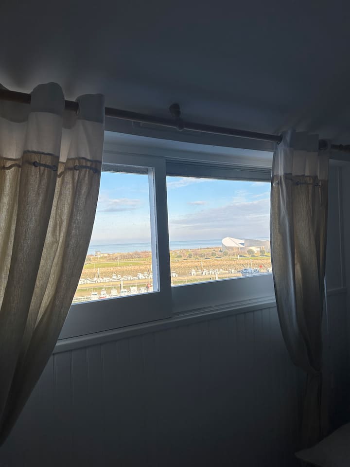 Aux Beaux Coquillages, Vue Mer Et Sur Le Port - Plage de Courseulles sur Mer