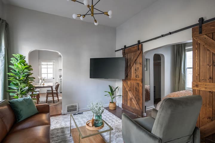 Mid-century Modern Retreat In Little Italy - Cleveland, OH