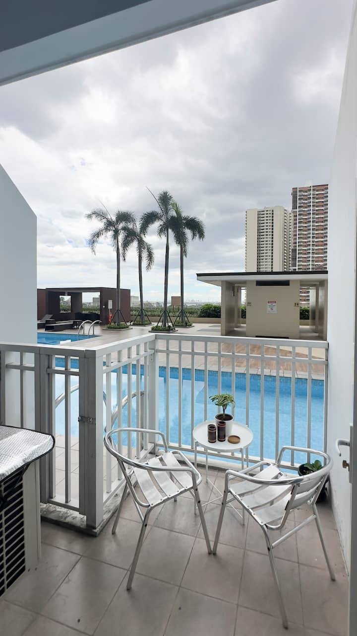 1br Poolside Condo At Breeze Residences Roxas Blvd - Manila