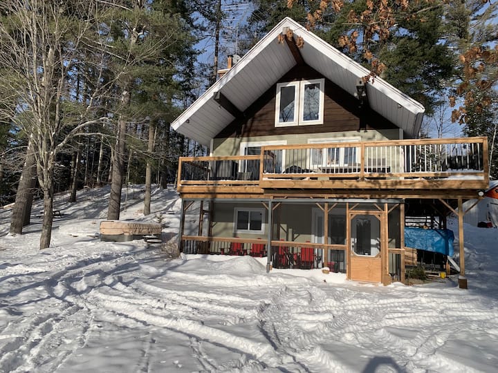 Chalet De La Baie -
  Du-cerf - Laurentides