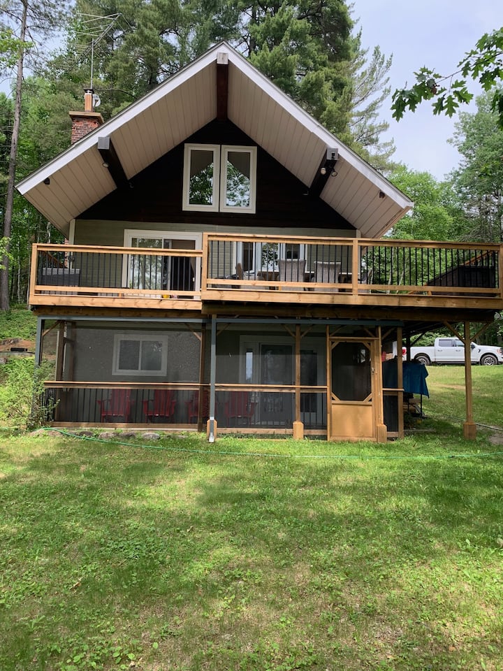 Chalet De La Baie -
  Du-cerf - Laurentides