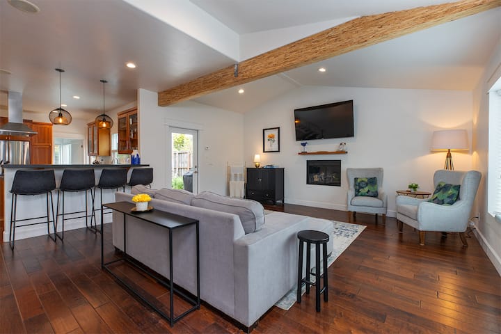 Surfside Retreat With New Hot Tub & Cozy Backyard - Santa Cruz, CA